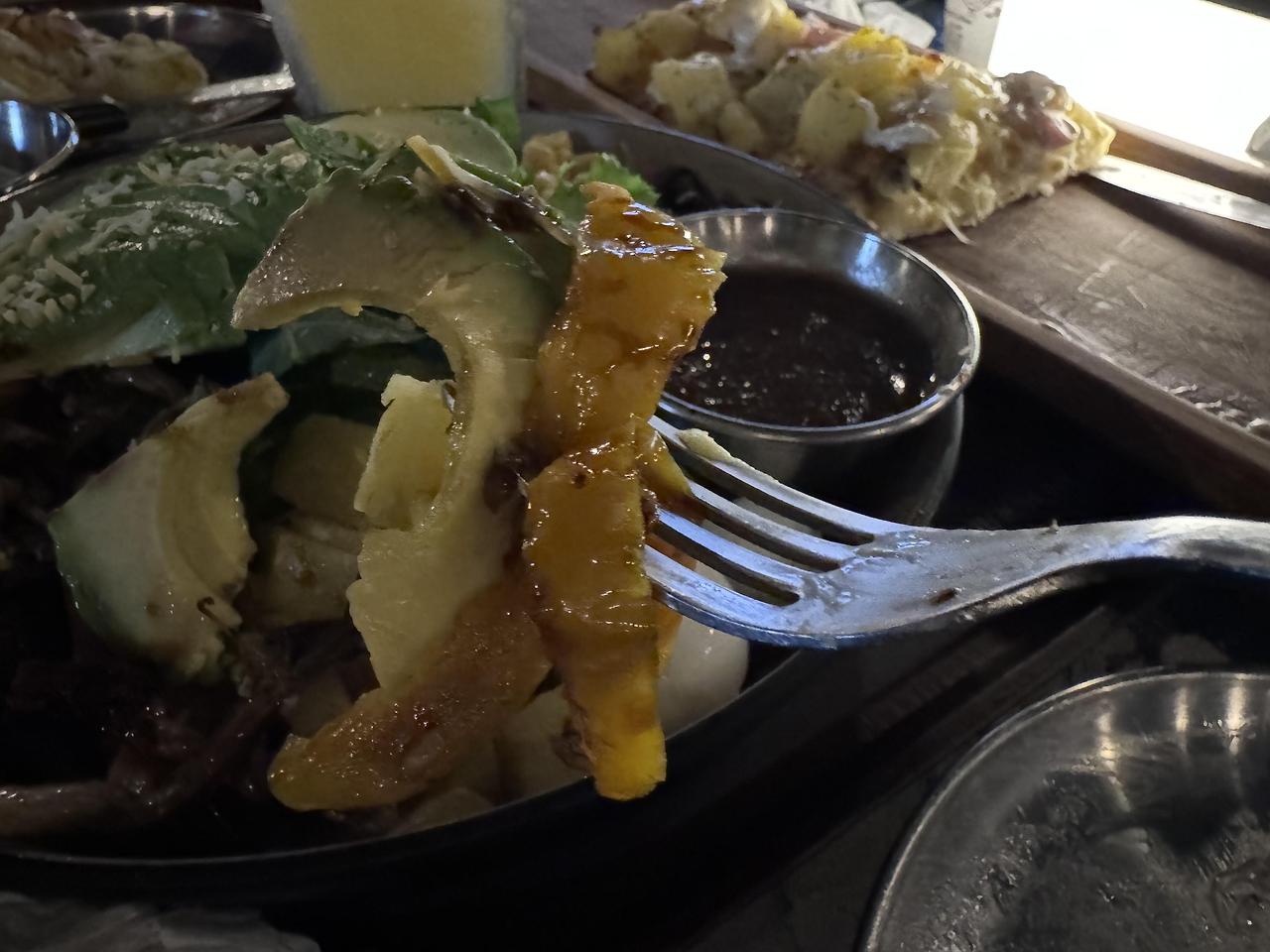 뷰 맛집으로 사람들 끌어모으고 있는 이태원 해방촌 눕카페&피자펍