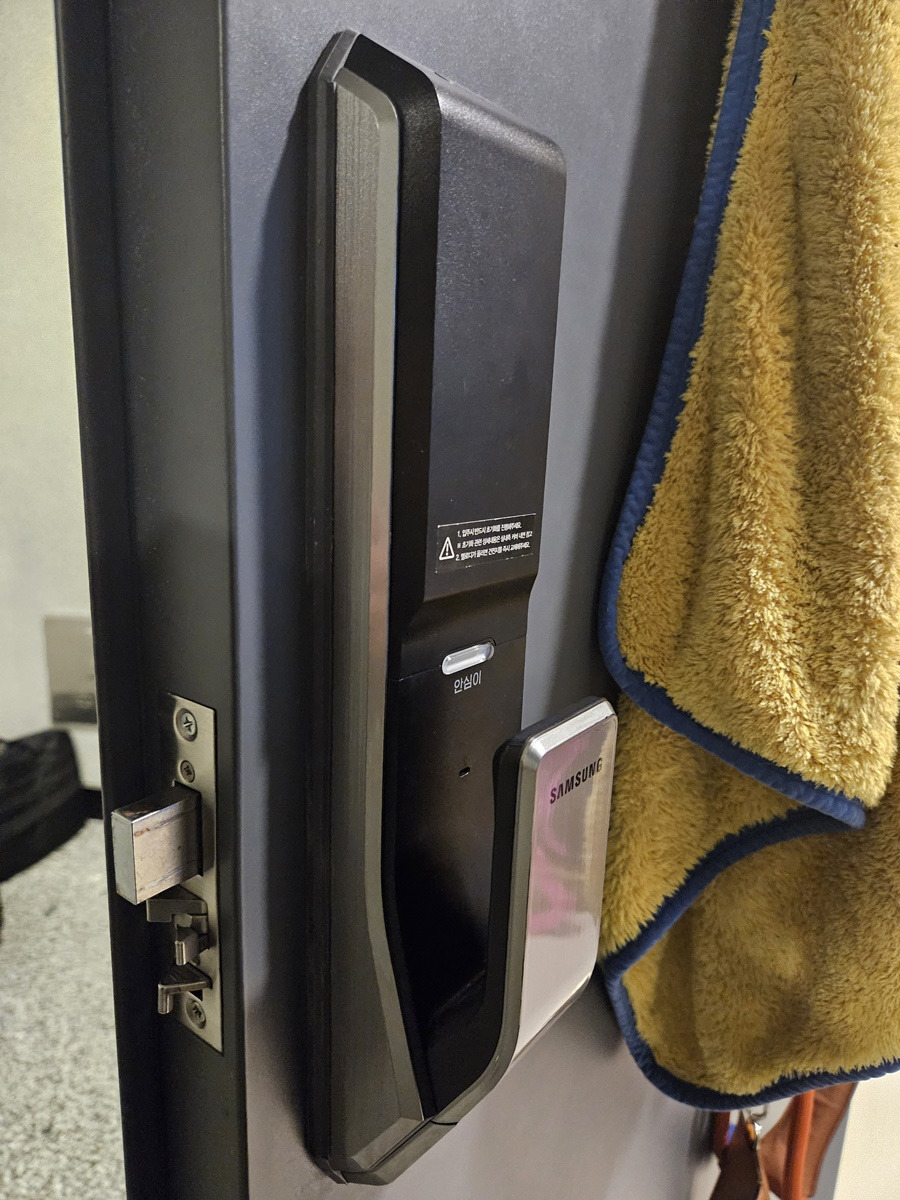 핸드폰 nfc 등록 오류로 잠겨버린 삼성 shs-p710 전자키 도어락 손상 없이 비파손 개방, 열어드렸어요