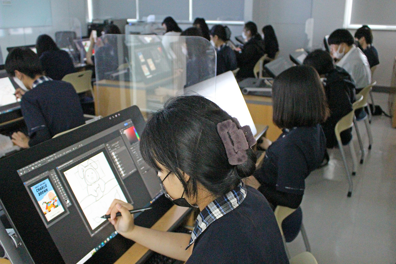 와콤 경기모바일과학고등학교 시각미디어디자인과에 와콤 신티크프로24 풀세트 구축