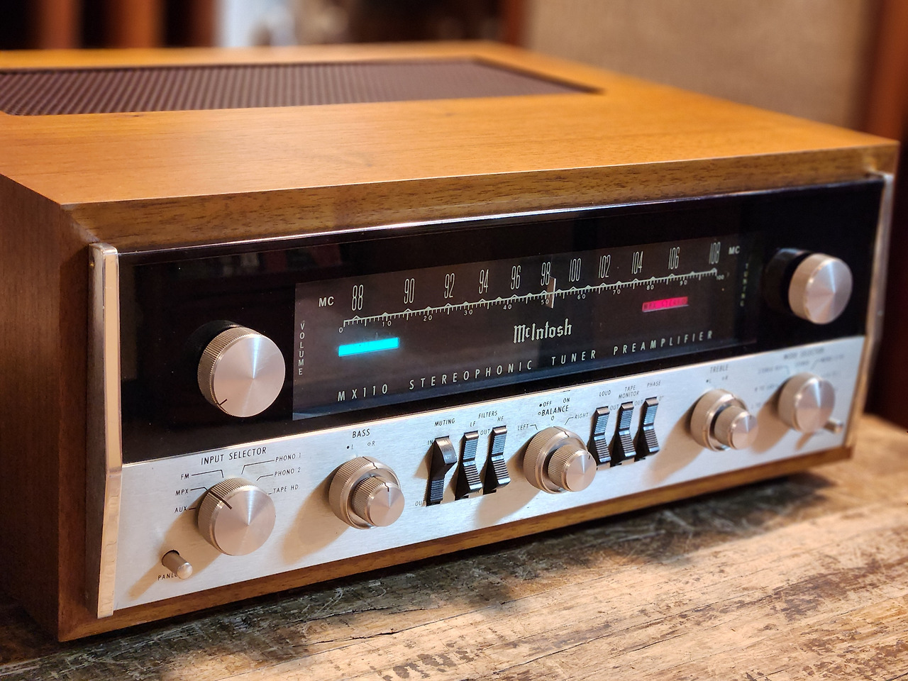 Mcintosh 맥킨토시 사의 Mx110 진공관 프리튜너 엠프 입니다 후기형 우드케이스 포함 A급stock Out