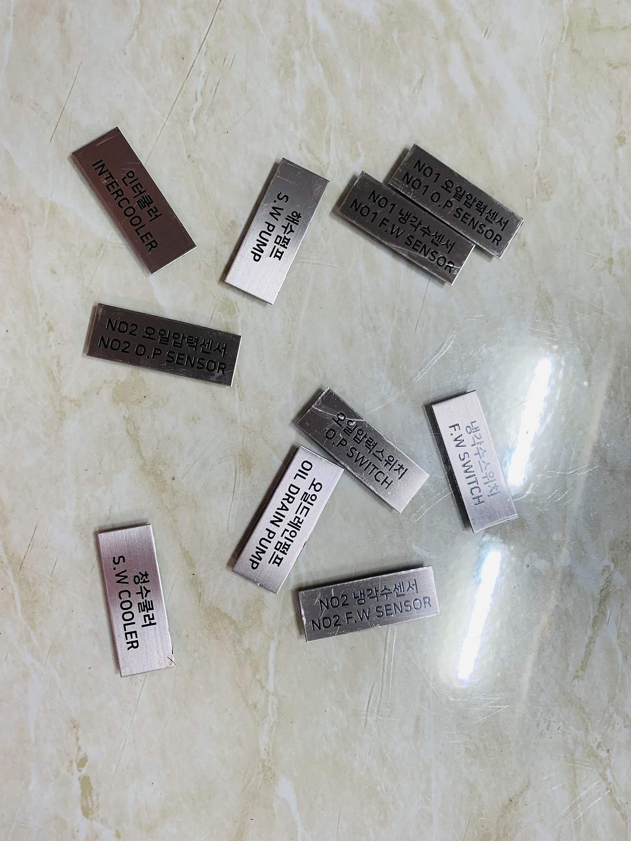 부식명판 알류미늄 스텐 글씨각인 디자인제작 문의 신주 등 스텐부식 로고 레이저 음각 표지판 명패 명판 이름표 금속