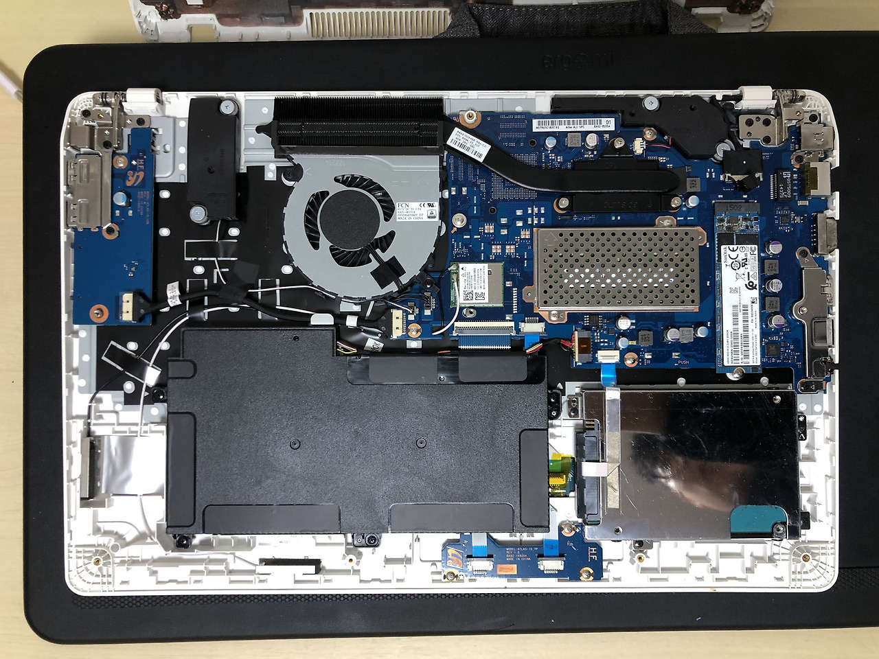 삼성 노트북 내부 구조 / NT500R5K-K38L - 블로그.지오닷컴