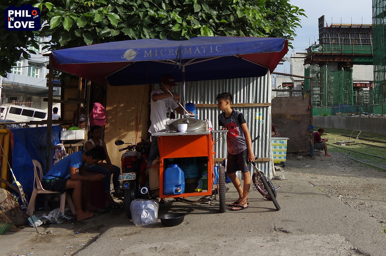 [필리핀 대중교통] PNR 철도의 기찻길 주변 트롤리(Trolley) 손수레