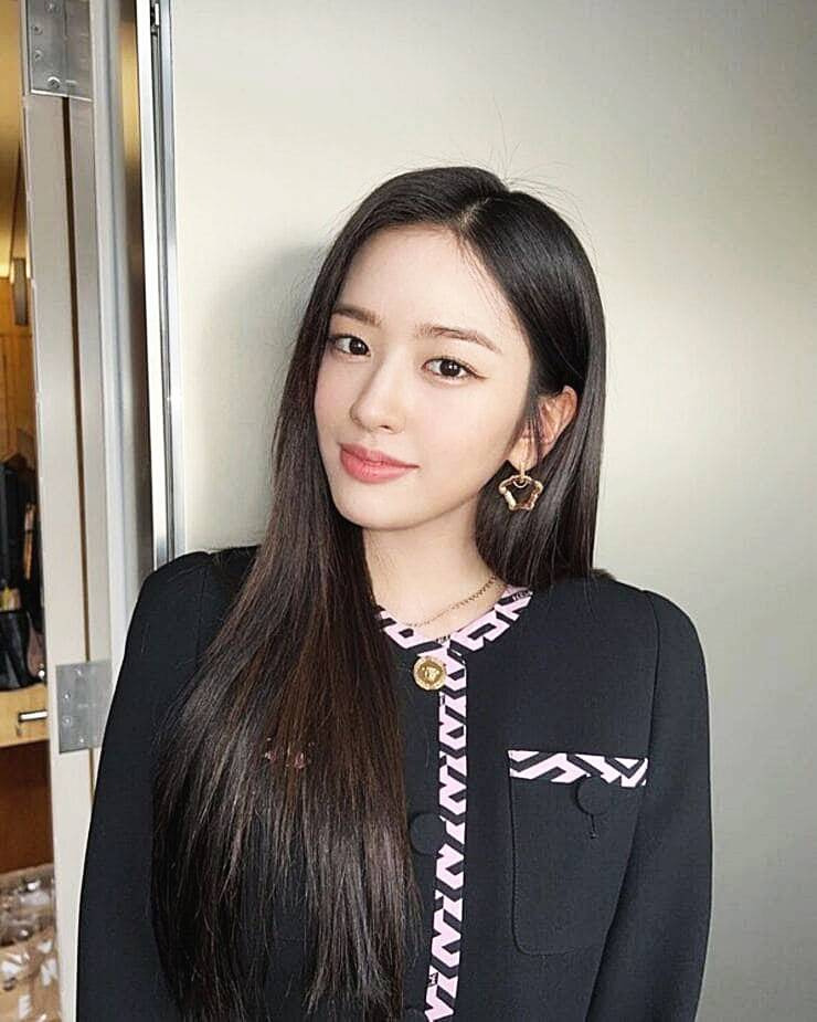 > 데뷔 : 2018년 10월 29일 IZ*ONE 미니 1집 COLOR*IZ / 2021년 12월 1일 IVE 싱글 1집 ELEVEN