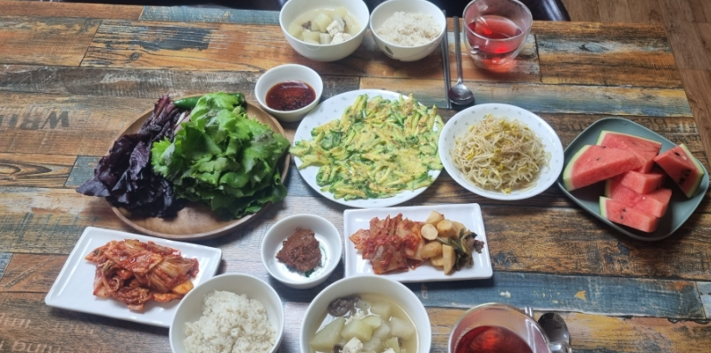 생방송 오늘저녁 밥 잘주는 민박집 경남 밀양 1박 자율 민박 이색 황토방 민박 돼지갈비 된장찌개