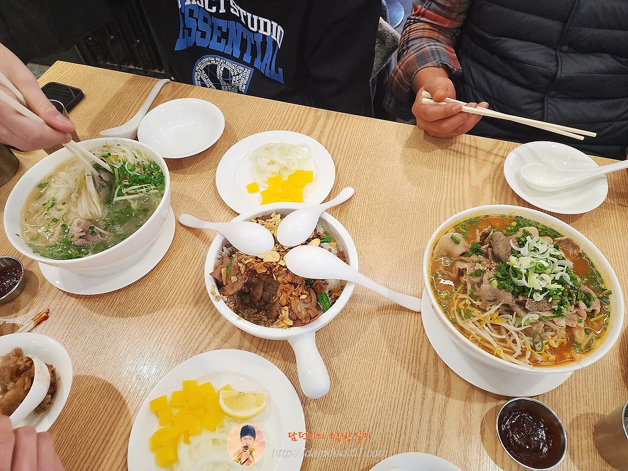 포레스트 오늘 숲에서 다양한 베트남 요리로 푸짐하게 즐겼습니다 By 직장인 점심 메뉴 탐방