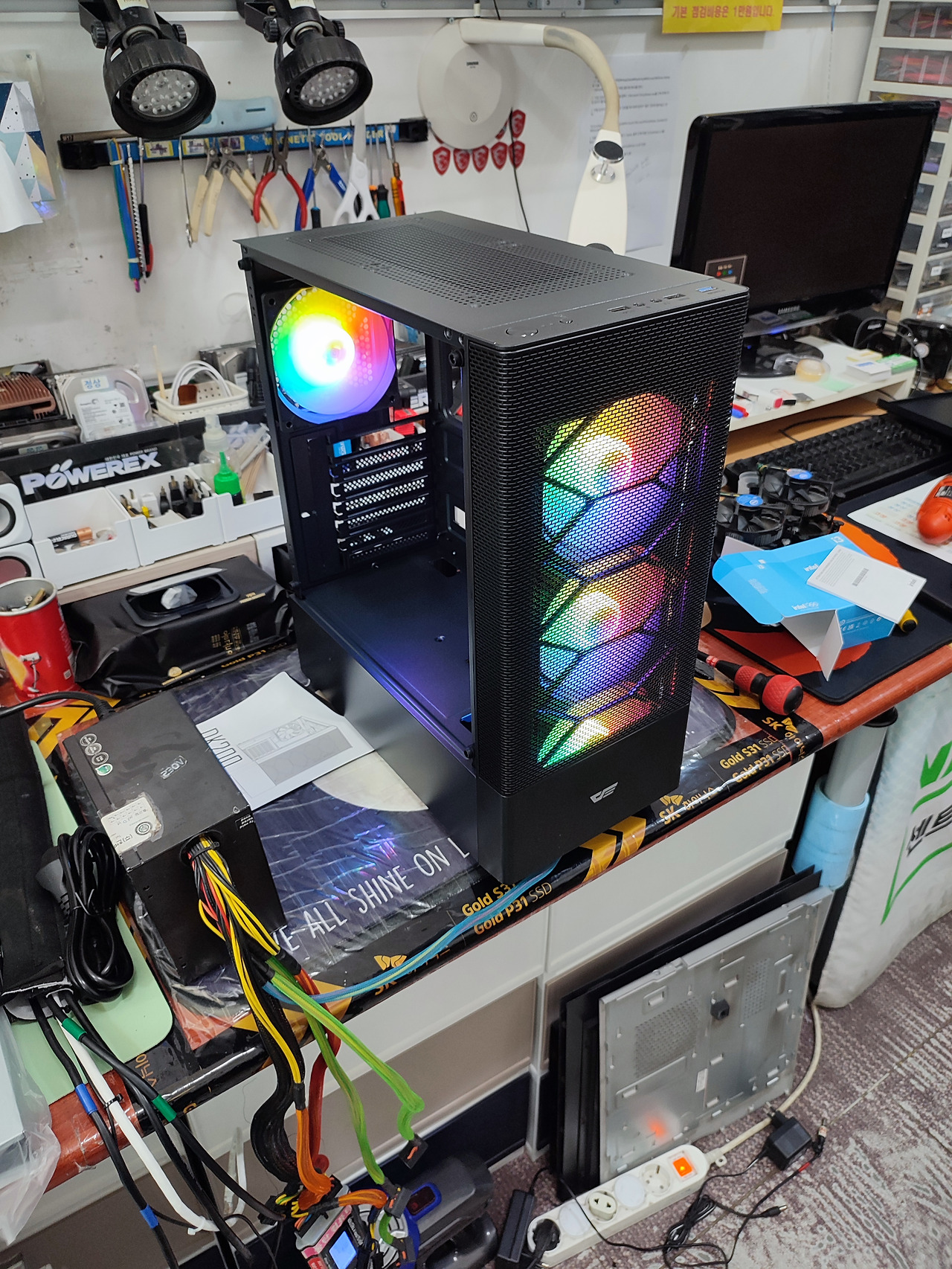 다크플래쉬 보급형 케이스 DK200 조립 및 선정리