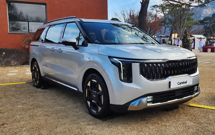신형 카니발 타보니 ‘하극상 4천만원대 아빠車