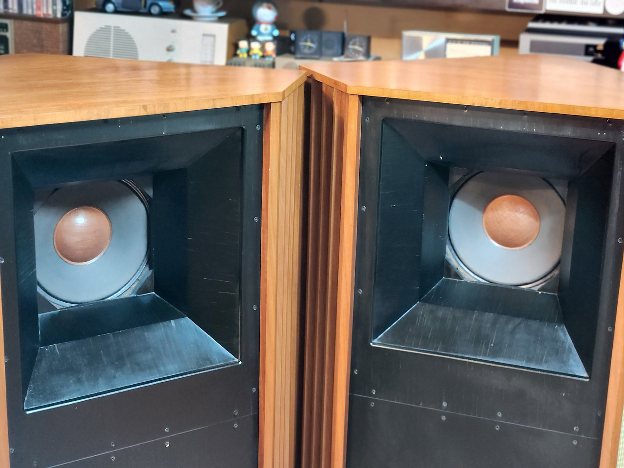 보기드믄 영국 Tannoy 탄노이 사의 Red Monitor 레드 모니터 12 빨간배꼽 스피커 입니다 제일케이스 Grf