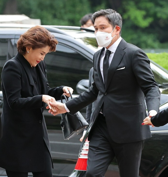 정유경 신세계 총괄사장 리틀 이명희 정용진 여동생 걸그룹 문서윤 엄마
