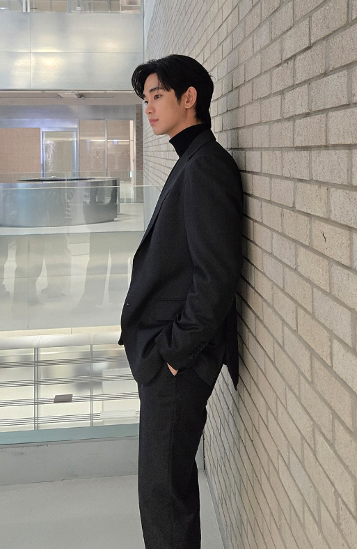배우 김수현은 누구인가 나이 고향 키 학력 영화 드라마 김새론 논란까지 프로필 상세 분석
