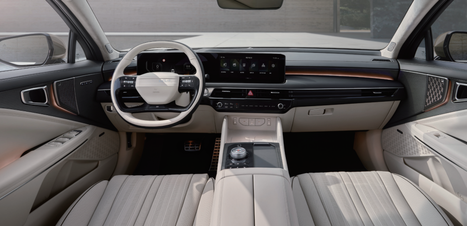 K8 VS 그랜저! 대형세단 깡통 기본 트림 비교! 예상과 많이 다르다! (VER. TEXT)