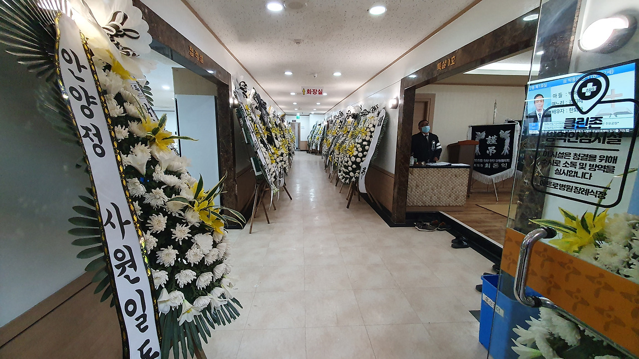 20230426 안양8동 산위에 위치한 메트로병원과 장례식장