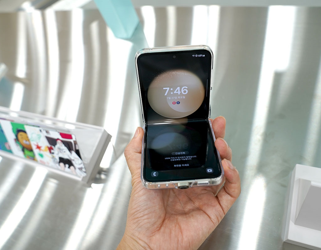 갤럭시 Z플립5 진짜 커진 커버화면, 카메라 찍기 더 좋다