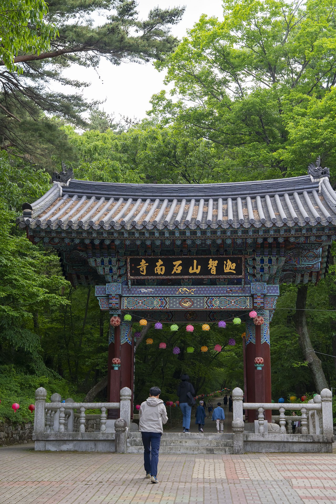 824년 신라 헌덕왕 16년에 도의국사가 호국을 염원하며 세운 석남사는 울산 울주군에 위치해 있습니다