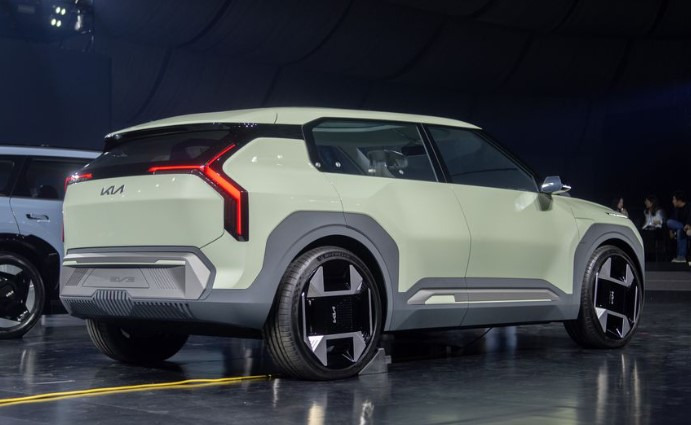 2024년 기아자동차 소형전기차(EV) EV3 가격디자인연비제원성능 알아보기