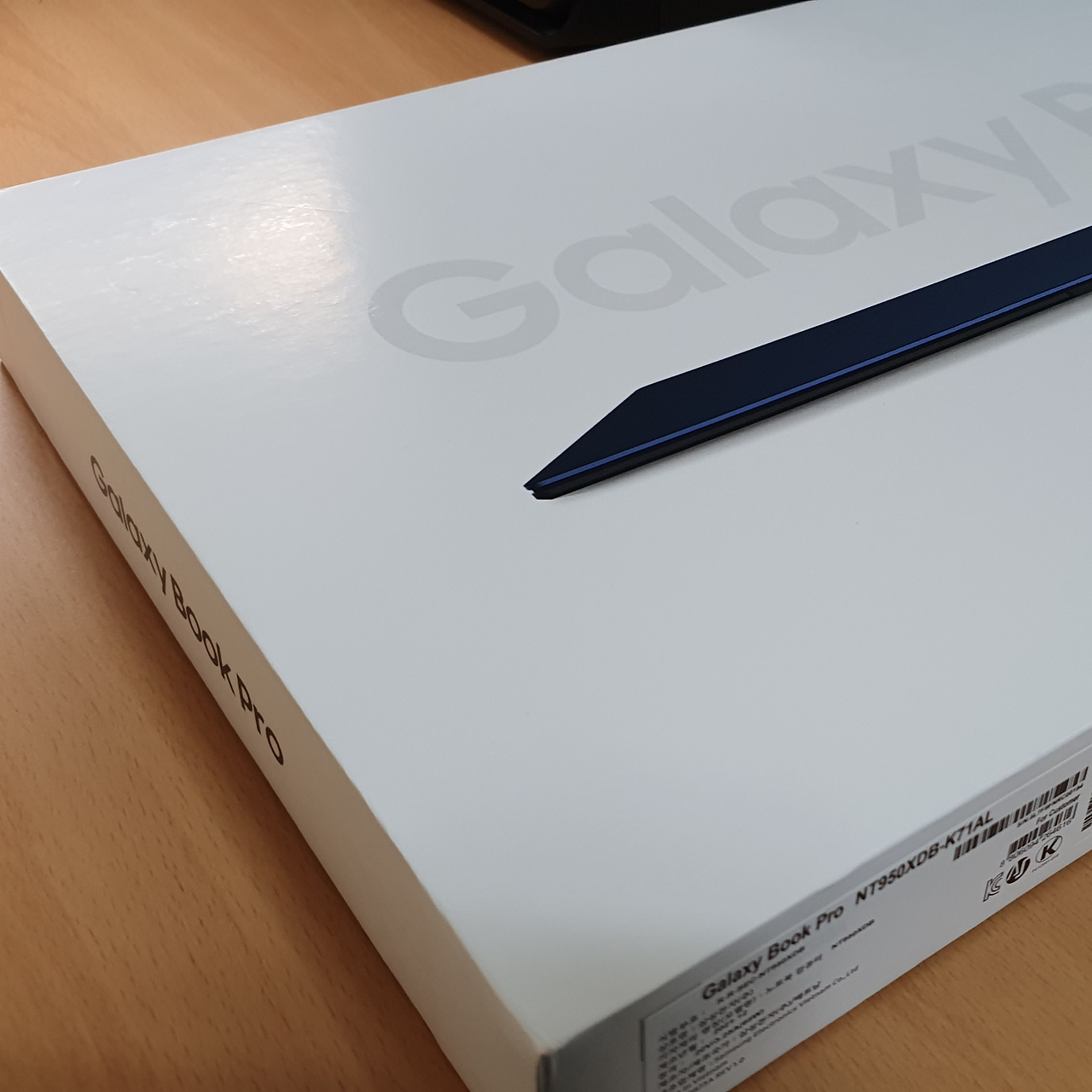 [삼성노트북] 갤럭시 북 프로 NT950 리뷰 / 15.6인치