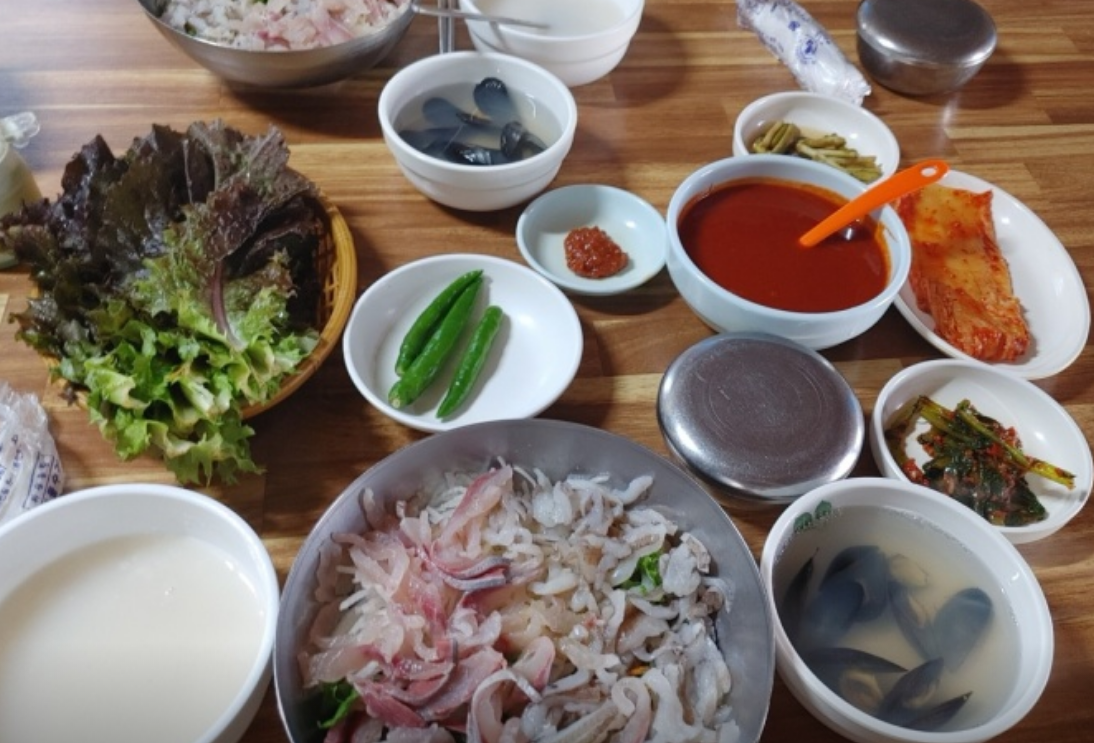 토밥즈 경주 제철 회덮밥 맛집 토요일은 밥이 좋아 100회 경주 용산회식당 초장 로컬찐맛집