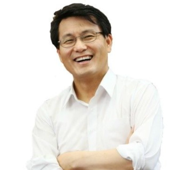 윤상현 국회의원 프로필 나이 부인 아내 전두환 가족관계 딸 자녀 학력 고향 군대
