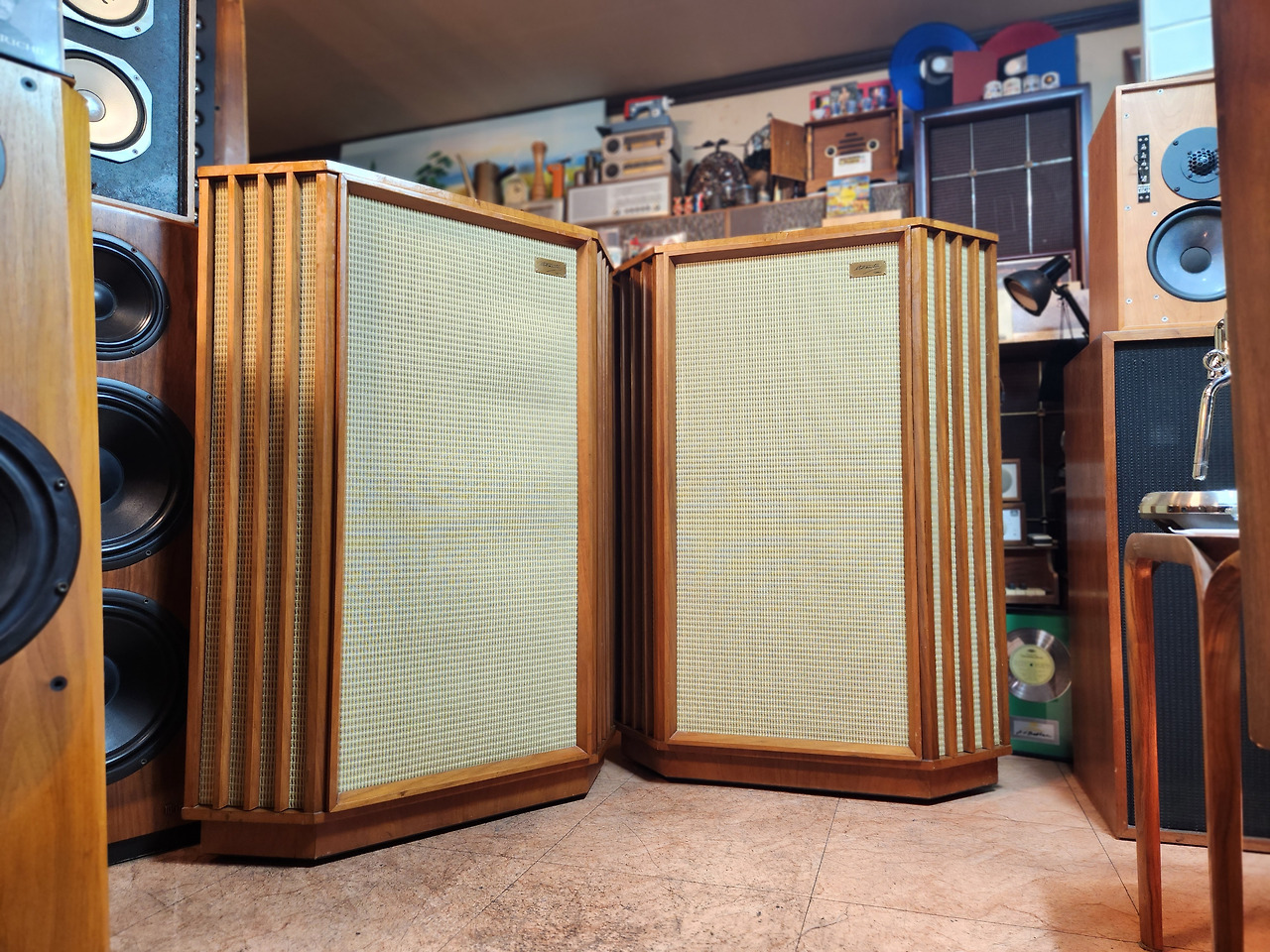 보기드믄 영국 Tannoy 탄노이 사의 Red Monitor 레드 모니터 12 빨간배꼽 스피커 입니다 제일케이스 Grf