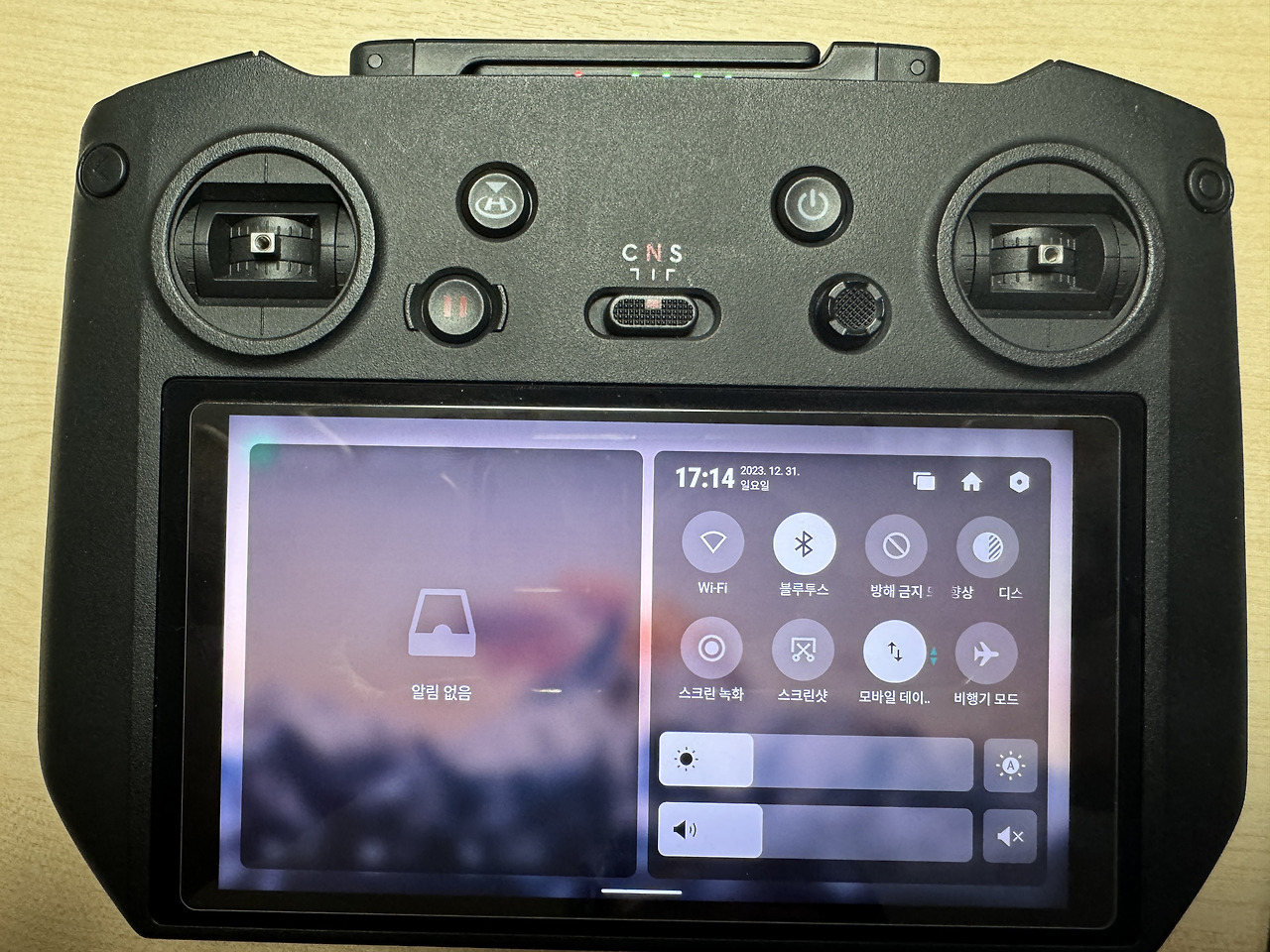 DJI RC Pro 조종기에 유심칩 넣는 방법! LTE신호만 있다면 어디서든 인터넷 연결 가능!!