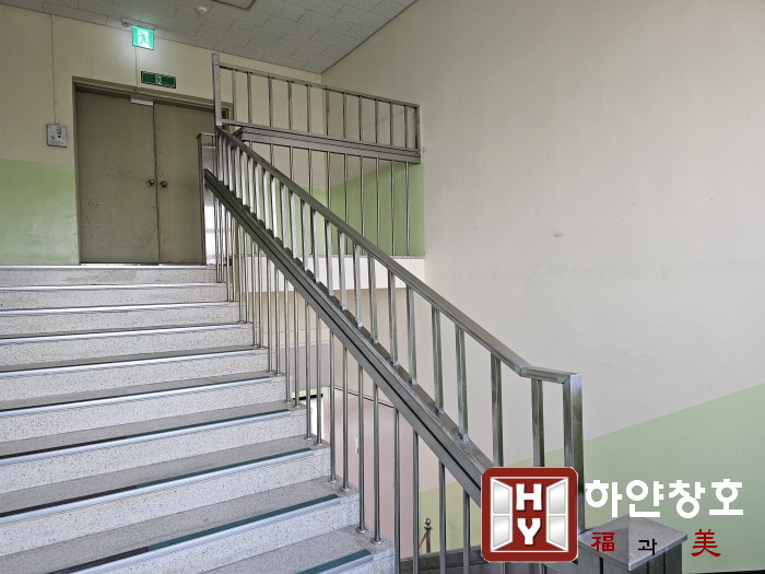 학교 계단난간 추가설치 안전난간대 용접공사 인천 Oo초등학교 스텐안간데스리and 시창작업