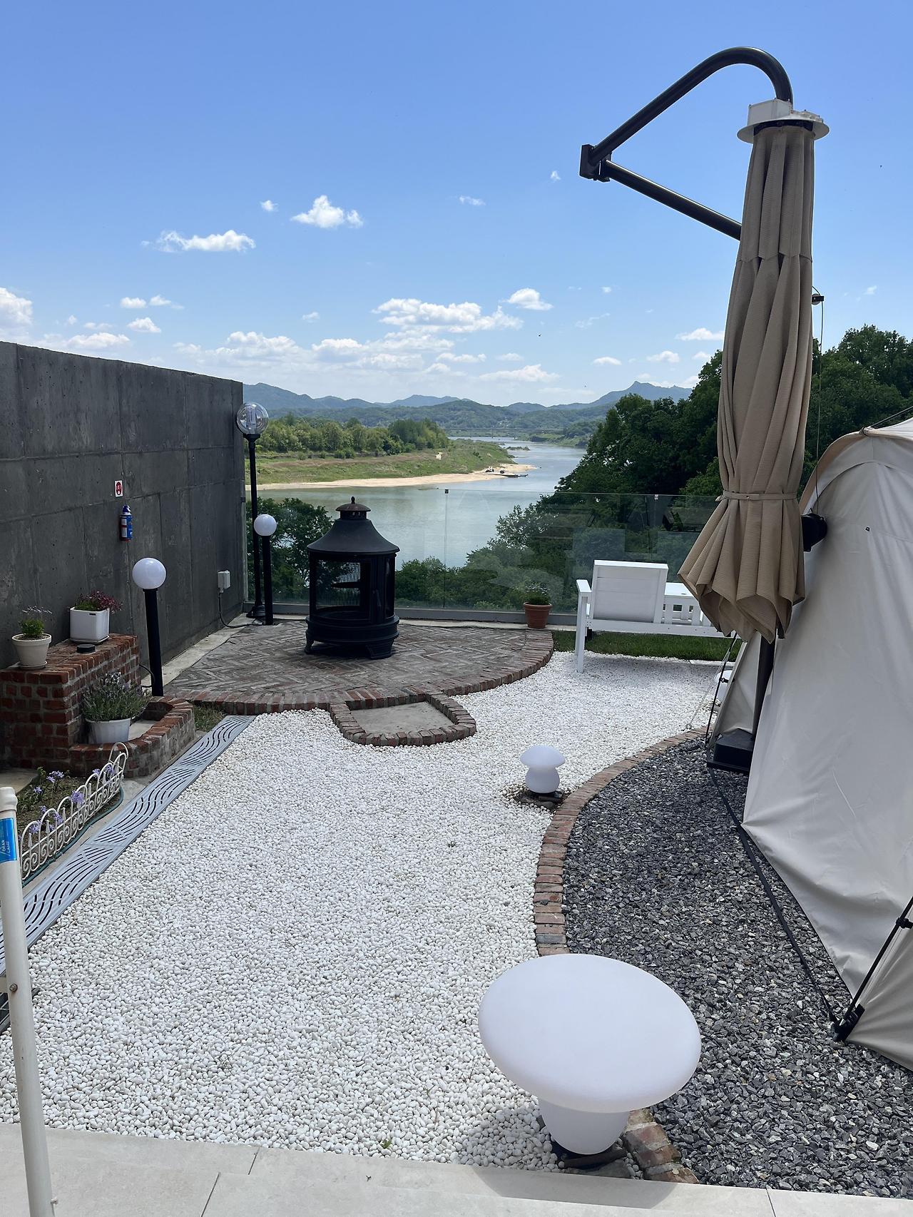 서울근교 접근성 좋은 연천 독채풀빌라 벨37 커플 가족 펜션