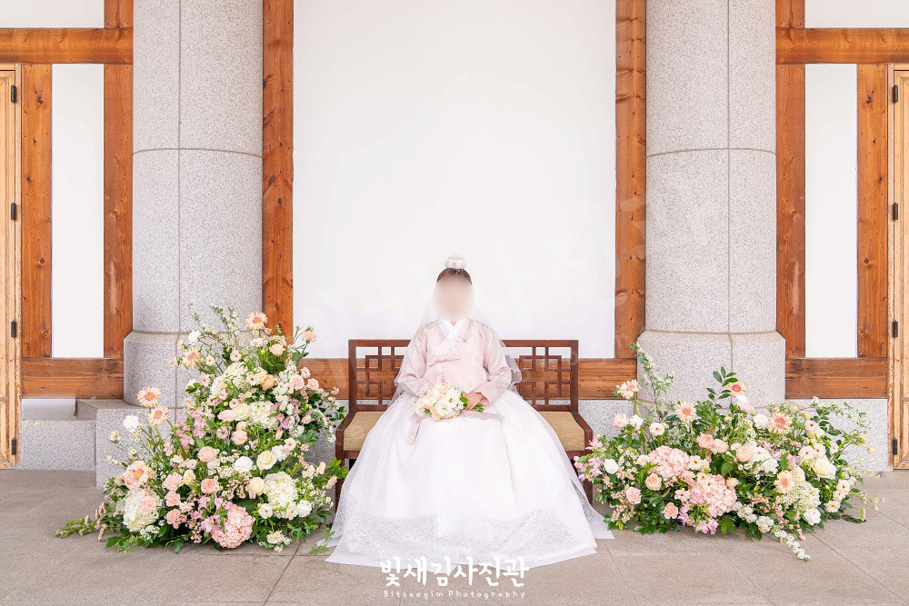 경원재 야외결혼식 본식스냅 송도 센트럴파크 한옥웨딩 한복드레스 봄 웨딩 피치톤 파스텔톤 스냅 빛새김사진관