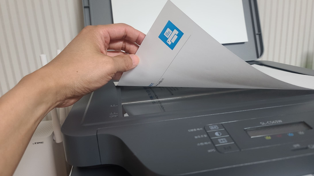 삼성 레이저 프린터 SL-C563W(SL-C56x 시리즈) 스캔하는 방법