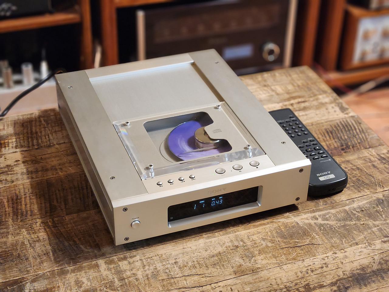 보기드믄 일본 Sony 소니사의 X 5000 탑로딩 형 시디 플레이어 입니다 A급 오리지널 리모컨포함 Stock Out