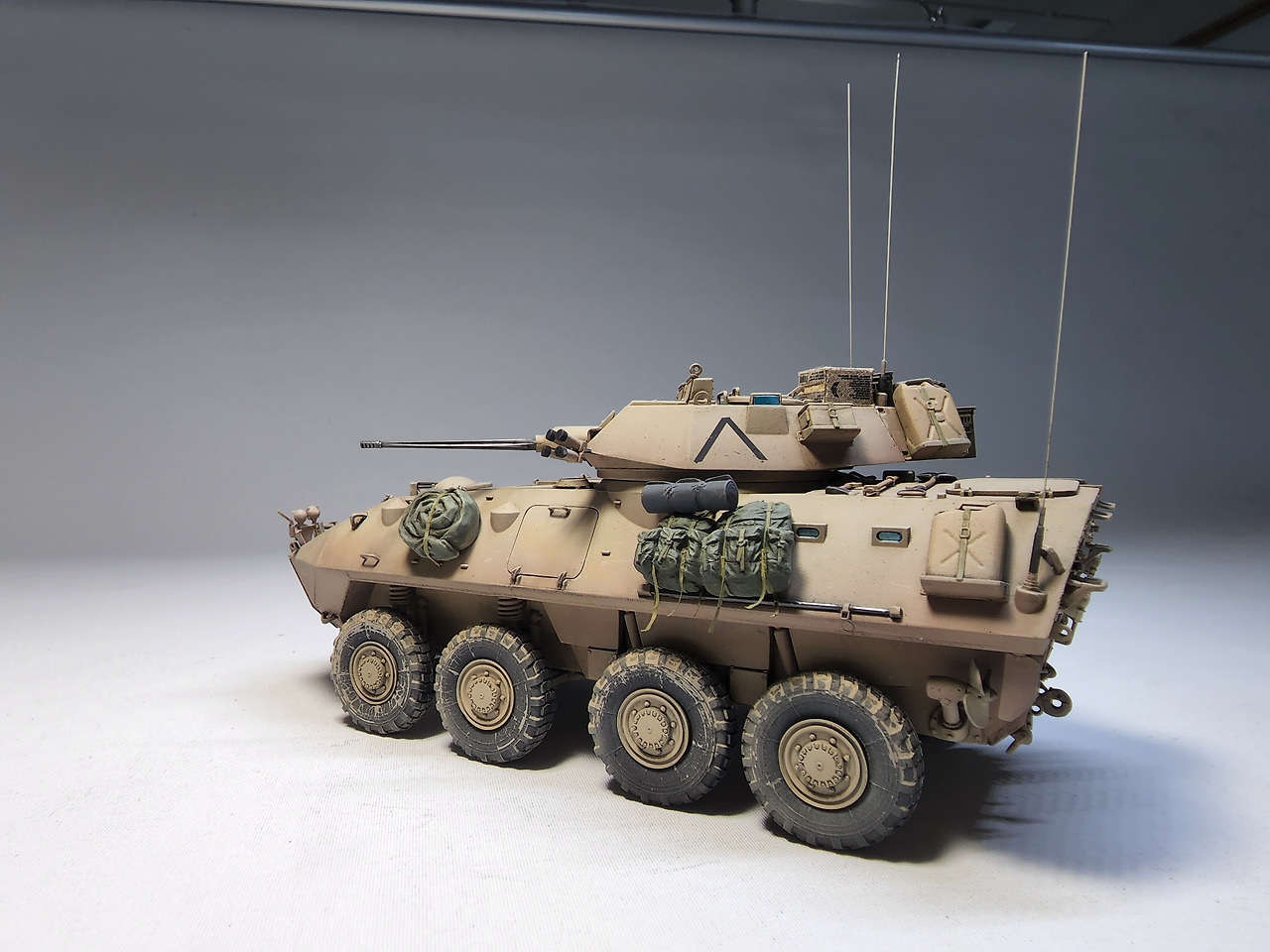 1/35 USMC LAV-25 Piranha Light Armored Vehicle[Trumpeter]