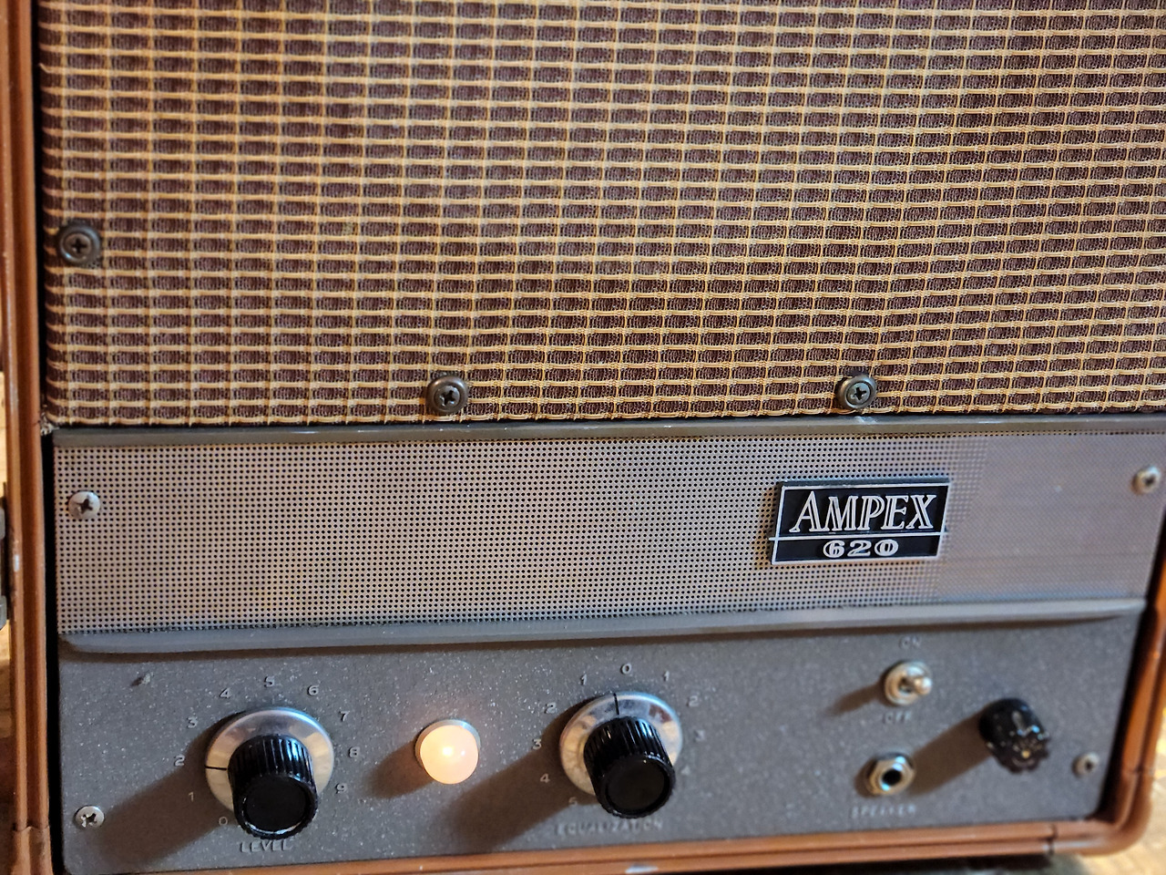 보기드믄 레어템 미국 Ampex 암펙스 사의 명기 620 진공관 모노모노 포터블 스피커와 엠프 입니다 오리지널리티 유지중인