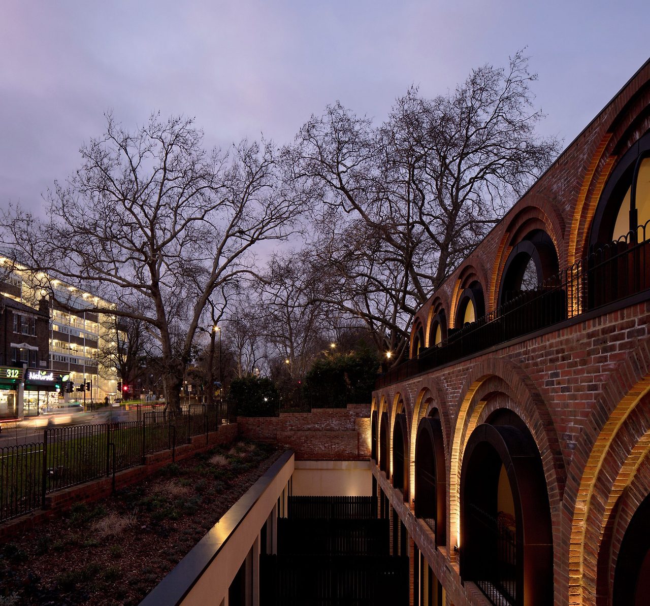 *아치가 반복되는 [ DHaus ] Monumental brick arches outline London townhouses