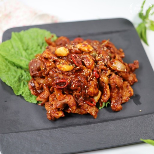 How to Make Spicy and Flavorful Korean Stir-Fried Pork (Jeyuk Bokkeum ...