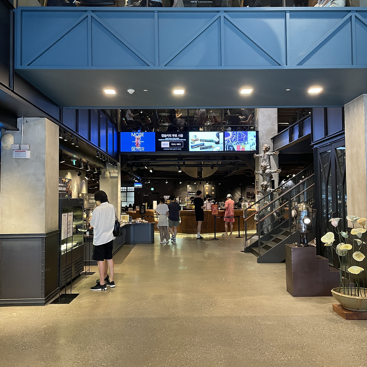 주차하기 편한 강남 카페 논현동 이디야커피랩