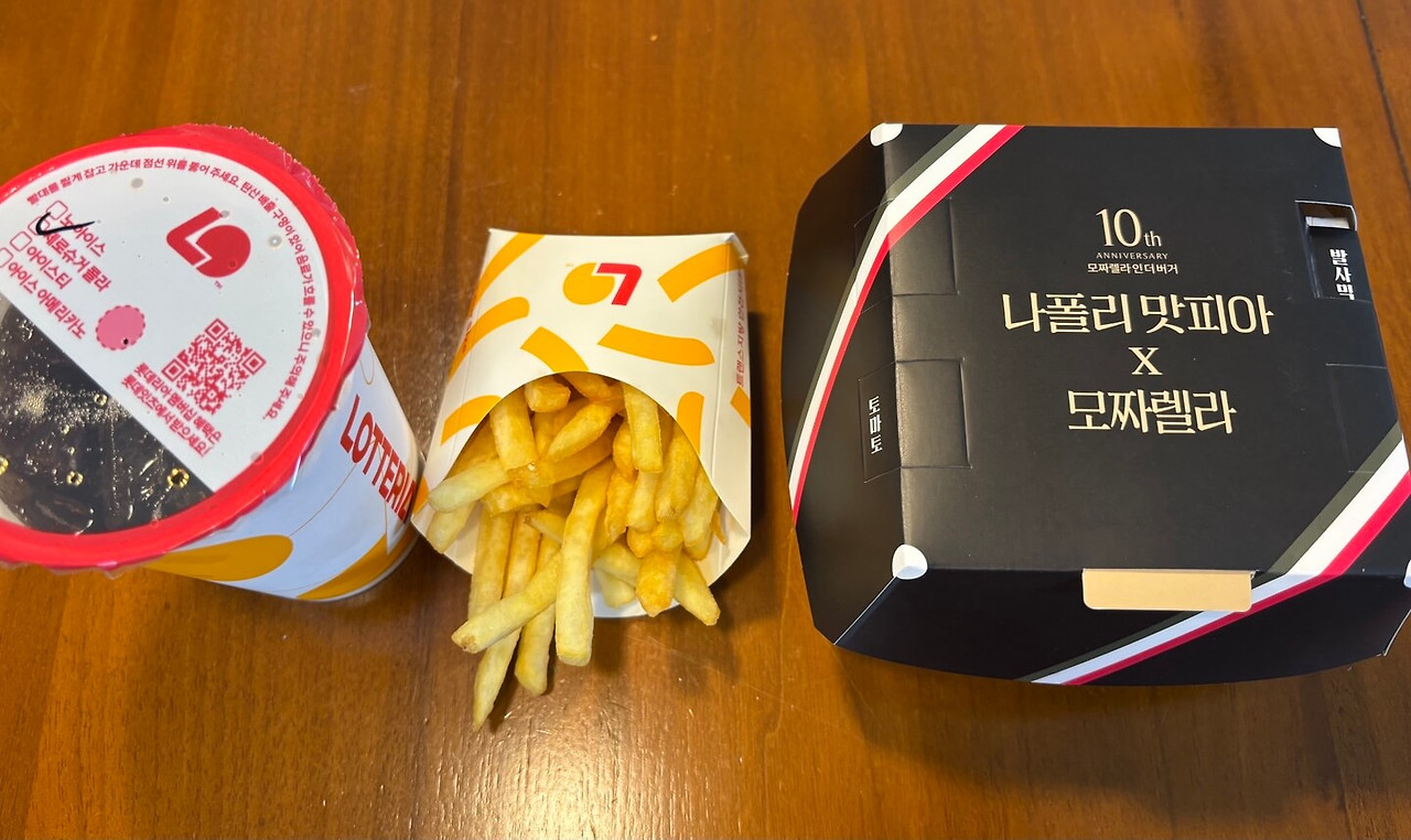 롯데리아 나폴리 맛피아 모짜렐라 버거 리뷰 후기 발사믹 바질 할인정보 칼로리 등 영양정보 맛평가 등 정보 포함