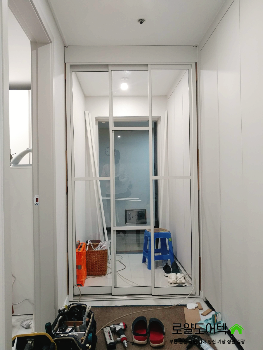 로얄도어텍 부산중문 해운대 한일오르듀 3연동 초슬림 설치로 예쁜현관을 만들었어요 로얄도어텍