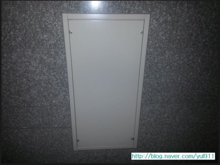 - 재질 : 두께 1.5MM 이상의 철판 또는 갑종방화문 이상 성능이 있는 재질