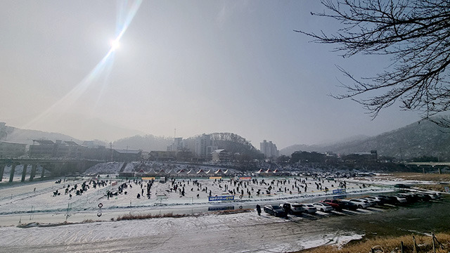 청평 설빙 송어빙어 축제 겨울 얼음 위에서 낚시와 놀이를 동시에 즐기다