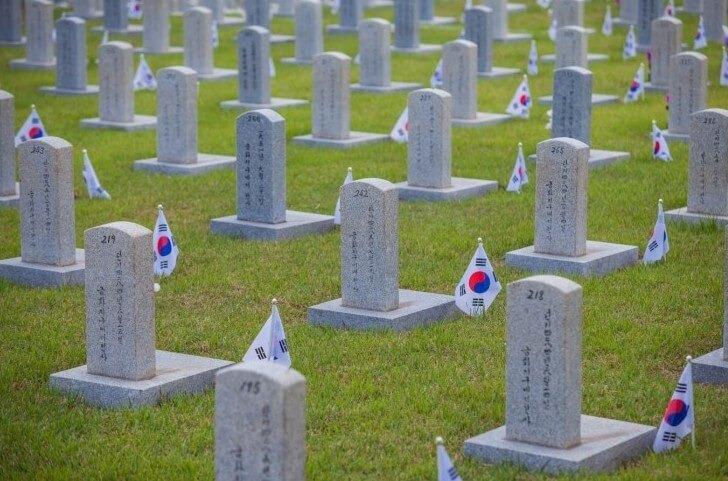 호국 보훈의 달 6월 6일 현충일 태극기 조기게양 공휴일 중요성 관련된 영화