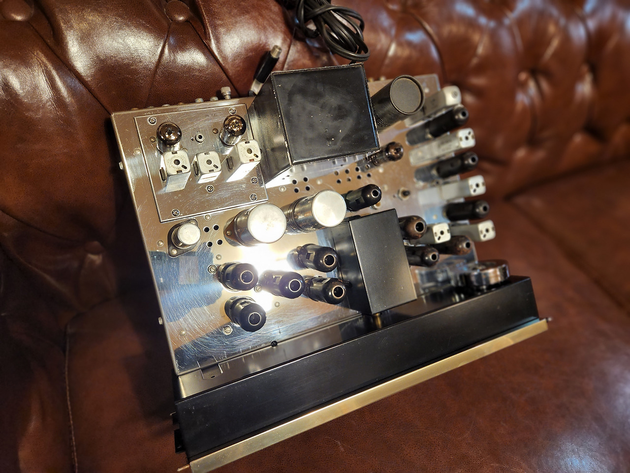 Mcintosh 맥킨토시 사의 Mx110 진공관 프리튜너 엠프 입니다 초기형 좌우 벨런스볼륨 내장타입 Ending