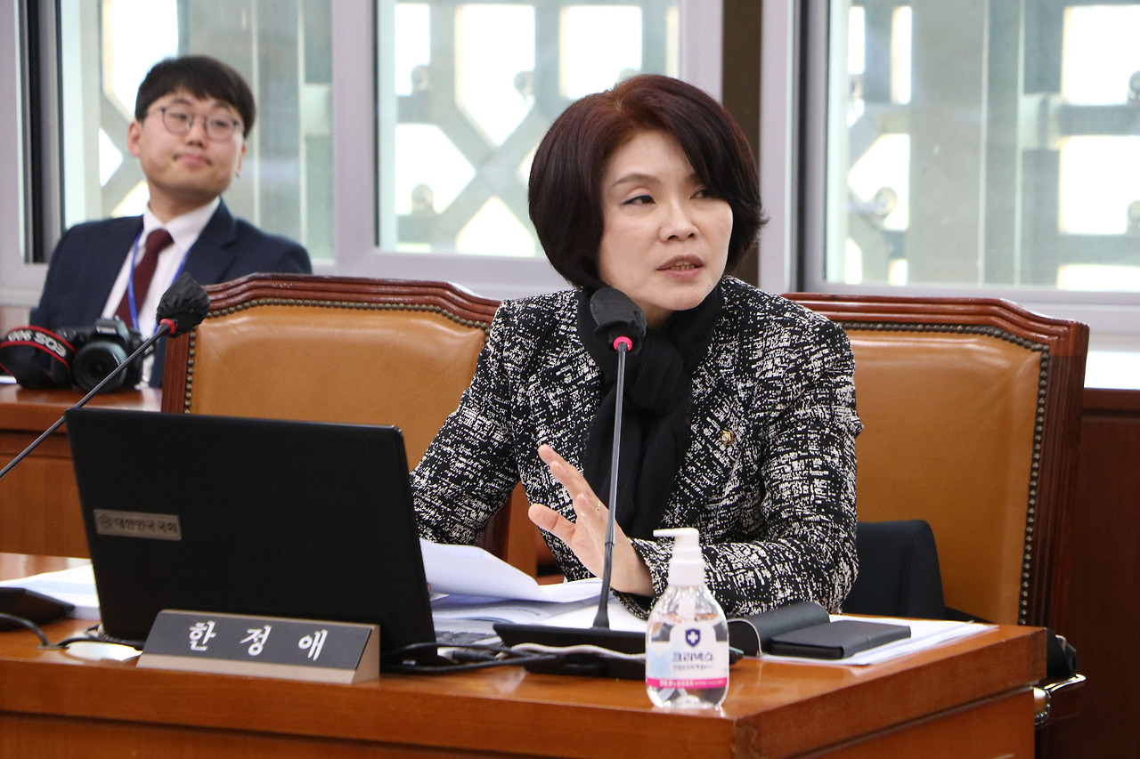 한정애 닷컴 동행하실까요 한겨레 10대에게 몸매 예쁘다”며 돈 건넨 60대 남성이 무죄라는 법원
