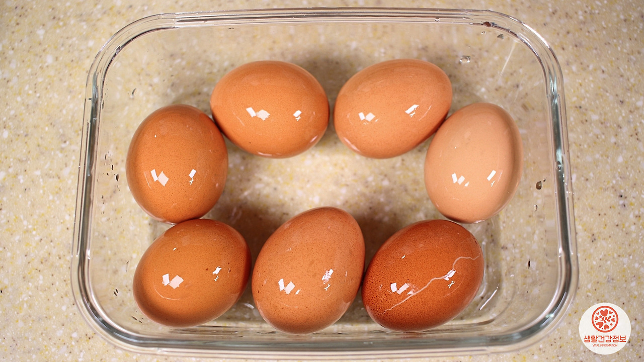 삶은달걀 한판 5초만에 껍질 깔 수 있는 이유