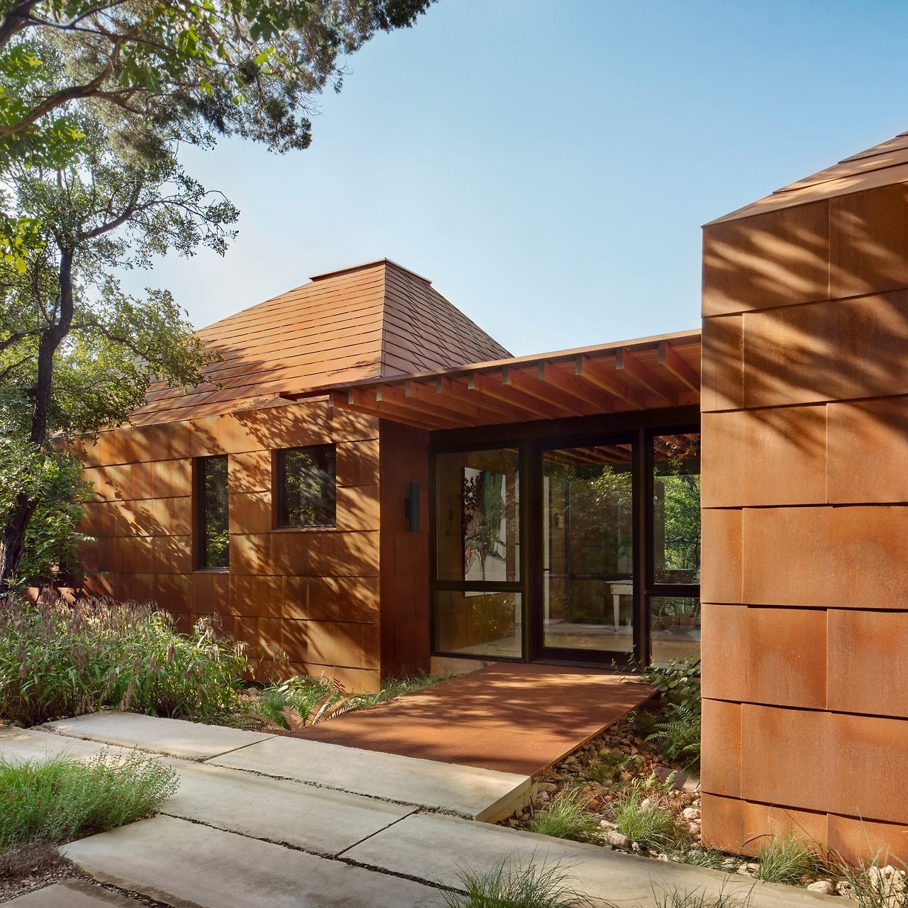 *텍사스 코르텐강 하우스 Lake Flato clads Texas home in Corten steel panels