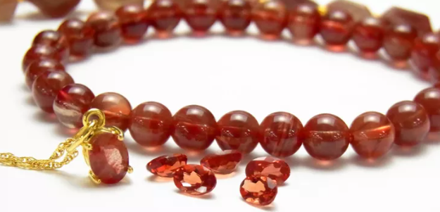 중성장석(Andesin) - 티베트에서 태어난 신비로운 '빨강'