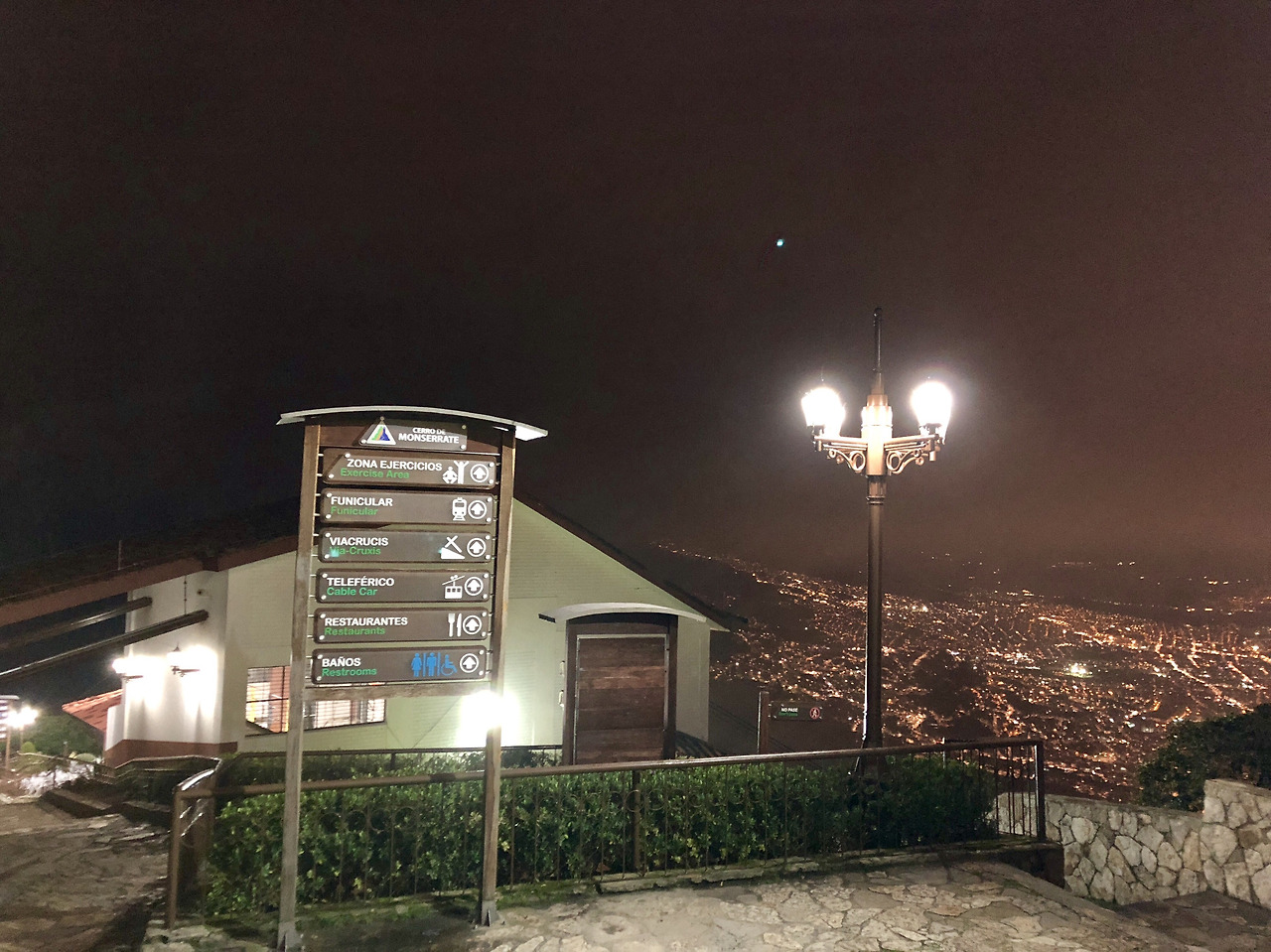 콜롬비아 보고타 야경 몬세라테 언덕 케이블카