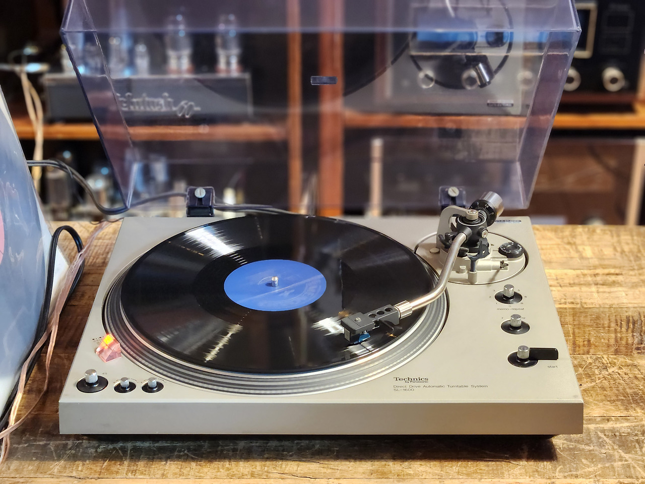 Technics 테크닉스 사의 Sl 1600 풀오토메틱 턴테이블 입니다 220v A급 Stock Out