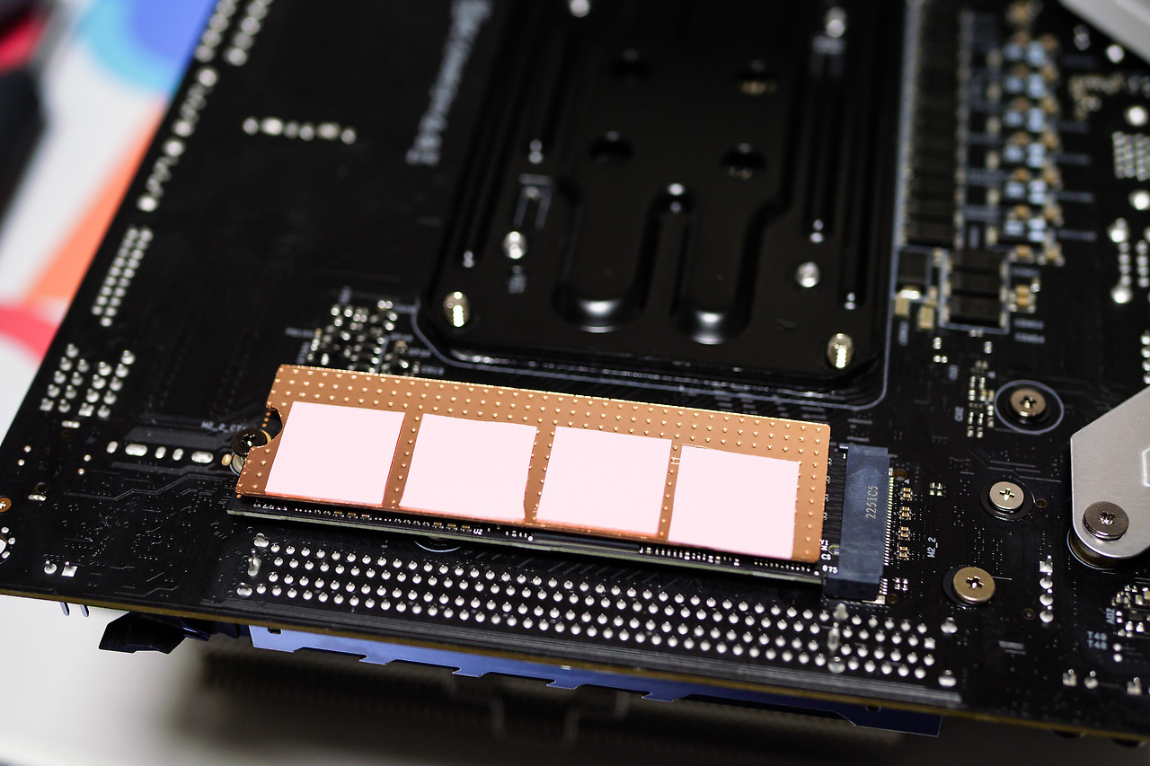 또 SFF 병이 도져서 콘솔을 대신할 PC를 만들어 버렸다. feat. Aklla A2