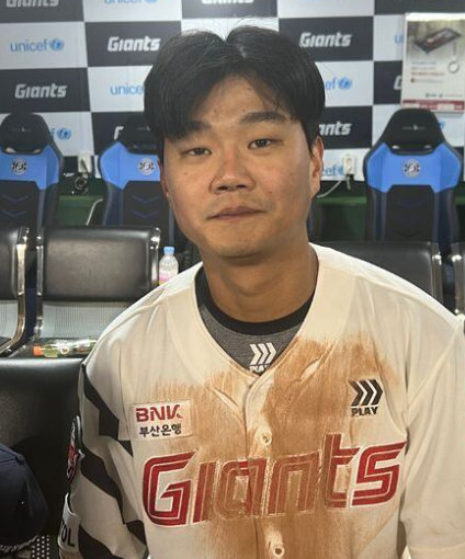 손호영 야구선수 트레이드 롯데 자이언츠 연봉 프로필 응원가 가사 Fa