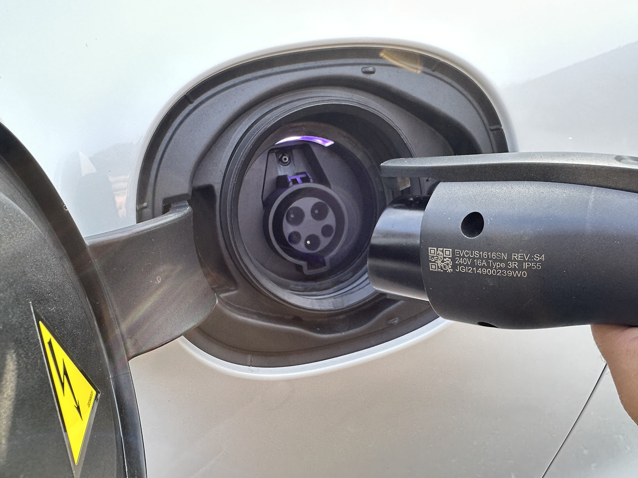 볼보 S90 T8 리차지 플러그인 하이브리드 vs B6 마일드 하이브리드 — 라르테즈